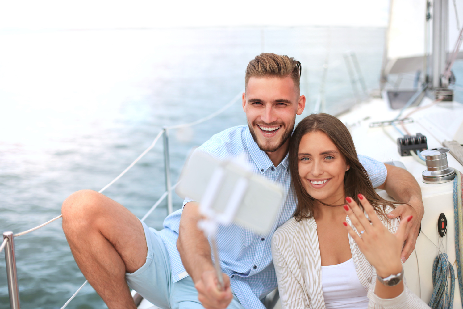 Recently Engaged? Here's How to Take a Great Pic to Show Off Your ...